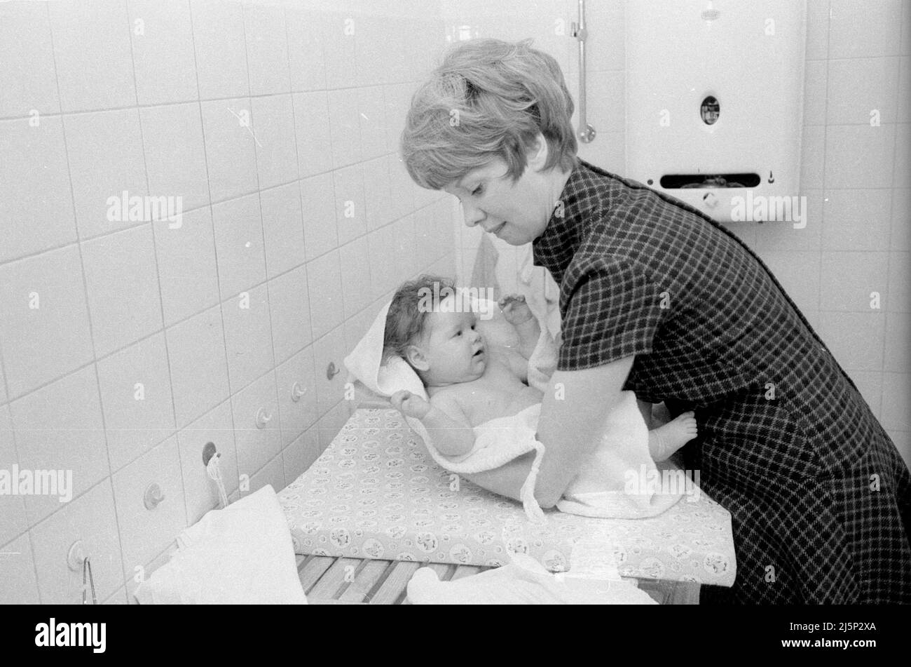The actress Maria Sebaldt with her daughter. [automated translation ...