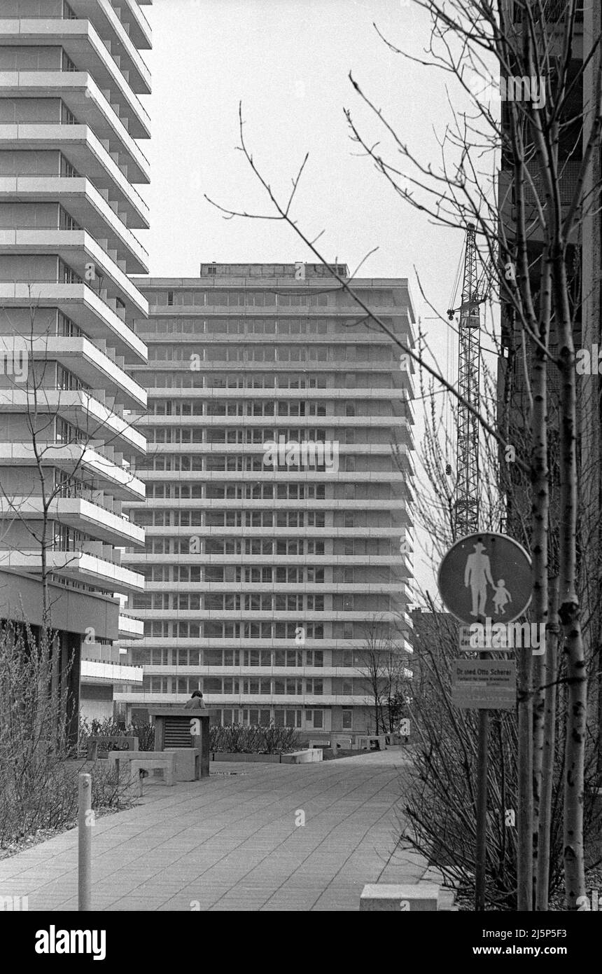 Construction of modern apartments in Munich. [automated translation ...