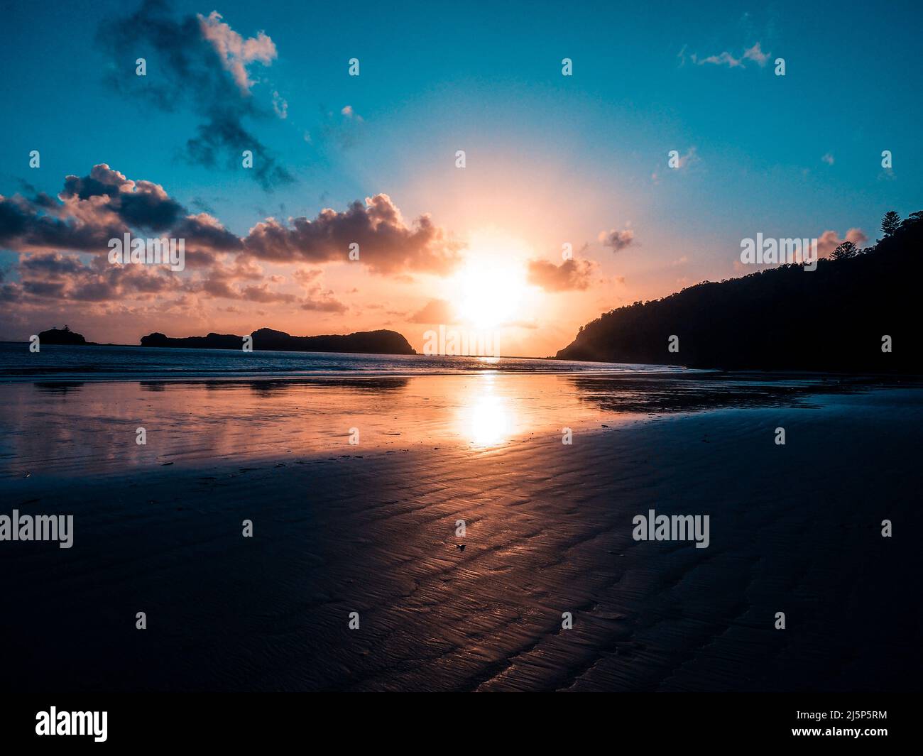 beautiful Australia sunset at the beach ocean Stock Photo - Alamy