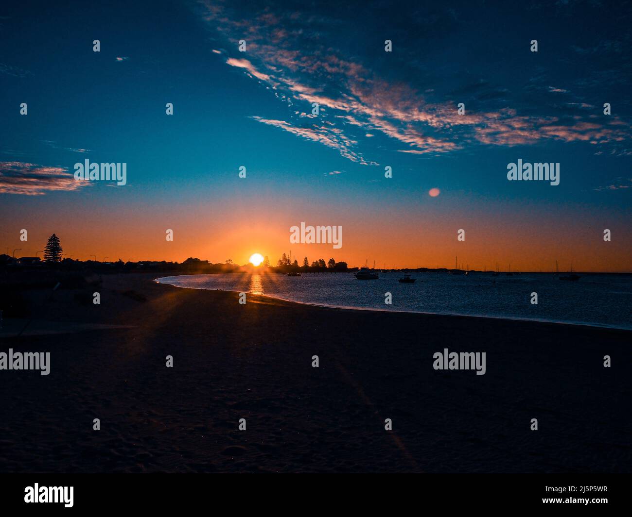 beautiful Australia sunset at the beach ocean Stock Photo - Alamy