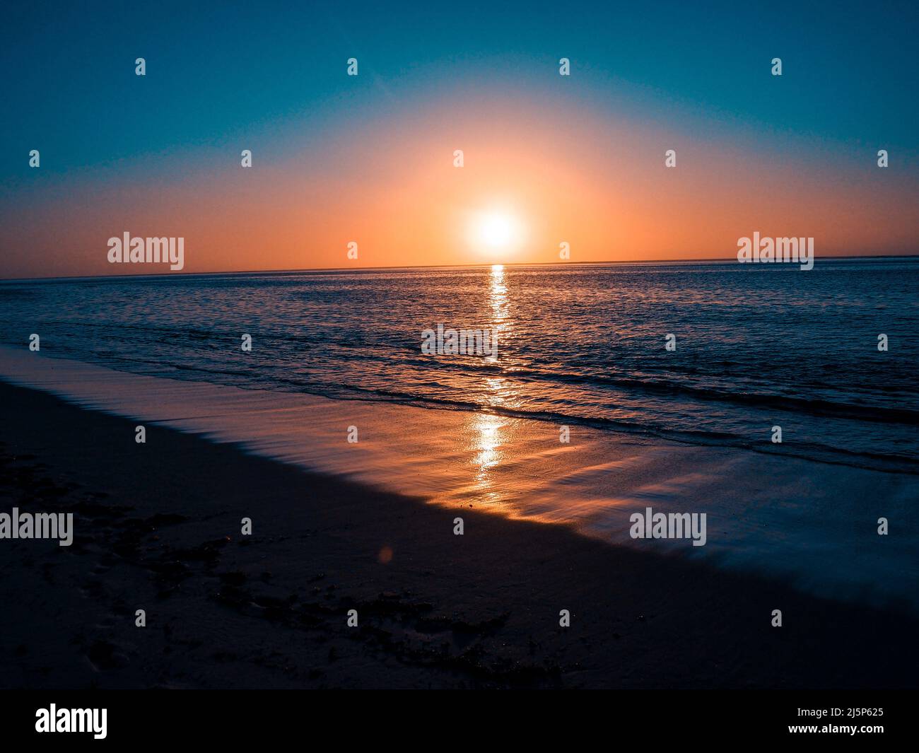 beautiful Australia sunset at the beach ocean Stock Photo - Alamy