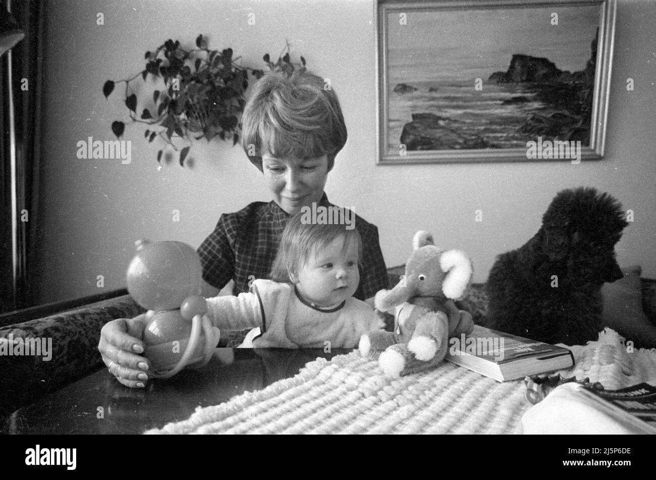 The actress Maria Sebaldt with her daughter. [automated translation ...