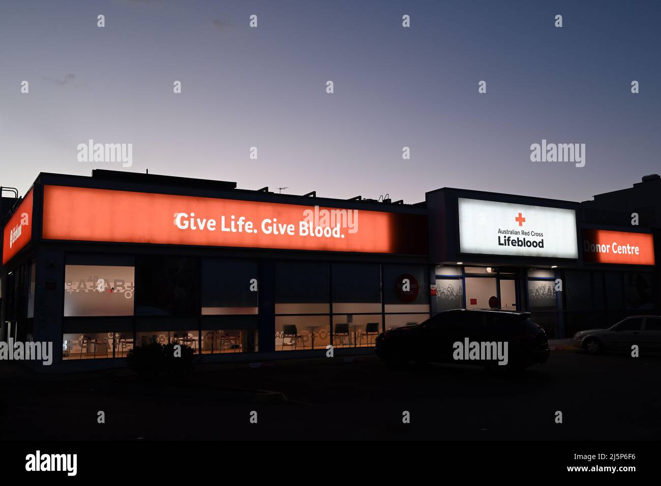 Australian Red Cross Lifeblood Donor Centre on Hawthorn Rd at dusk ...