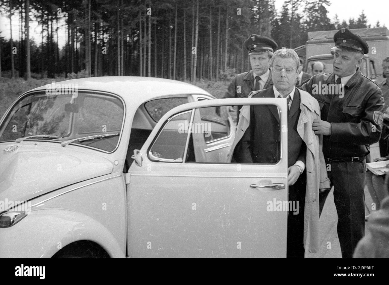 Heinz Rühmann during the shooting of the film "Die Ente klingelt um ...