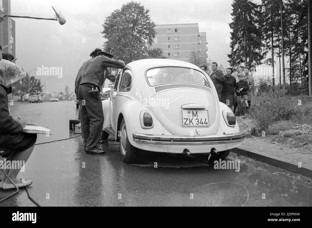 Heinz Rühmann during the shooting of the film "Die Ente klingelt um ...