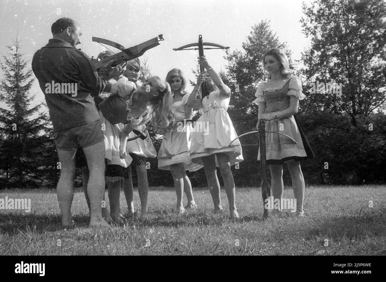 Golden shot tv show hi-res stock photography and images - Alamy