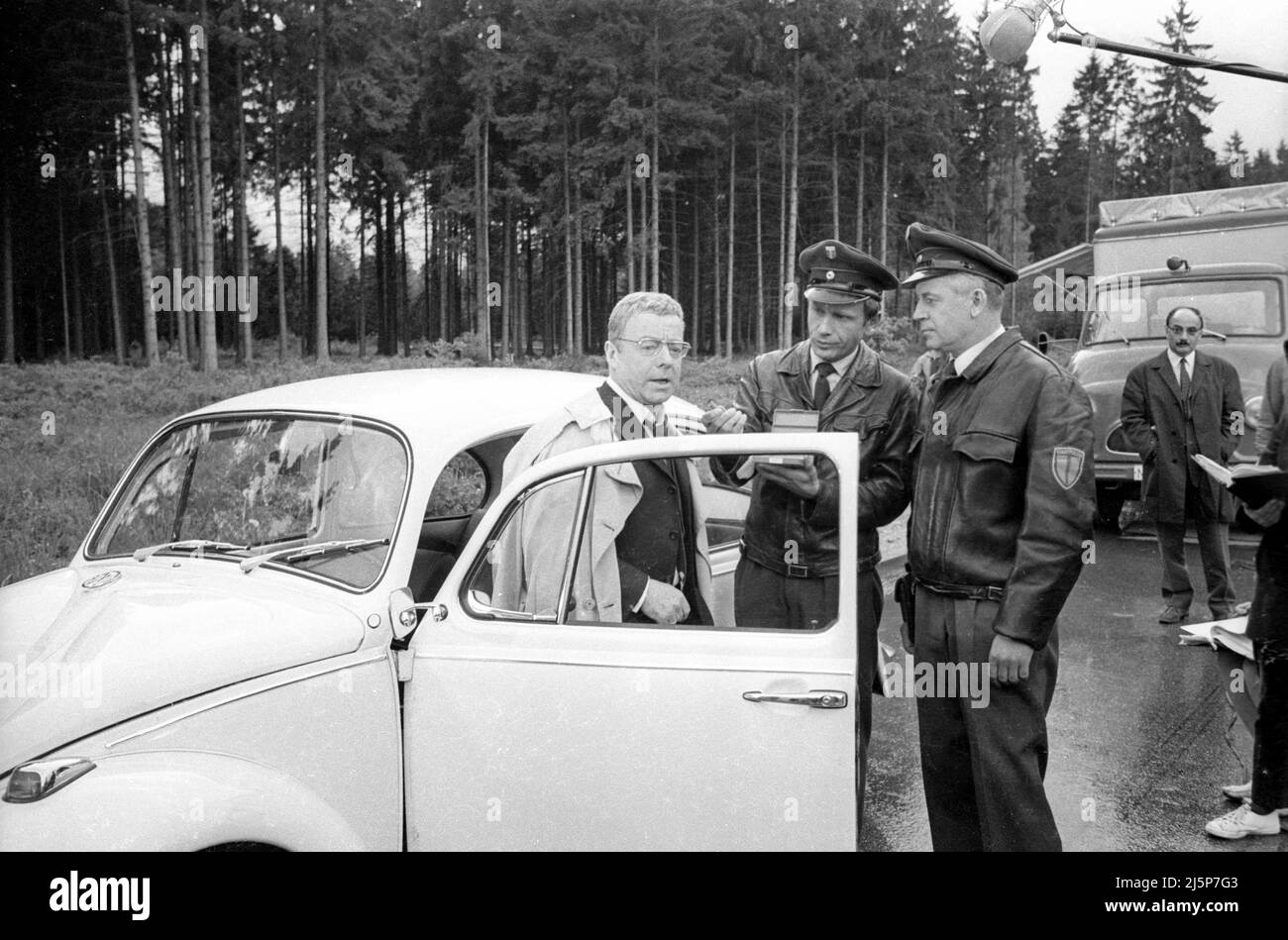 Heinz Rühmann during the shooting of the film "Die Ente klingelt um ...