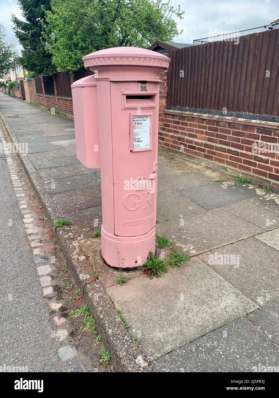 Pink postbox hi-res stock photography and images - Alamy