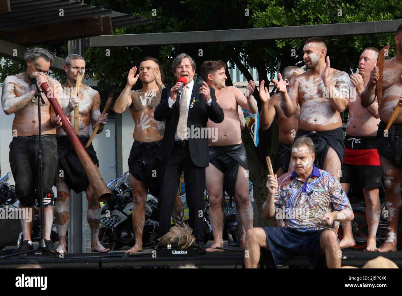 Sydney, Australia, 25th April 2022. Aboriginal Australians take part in ...