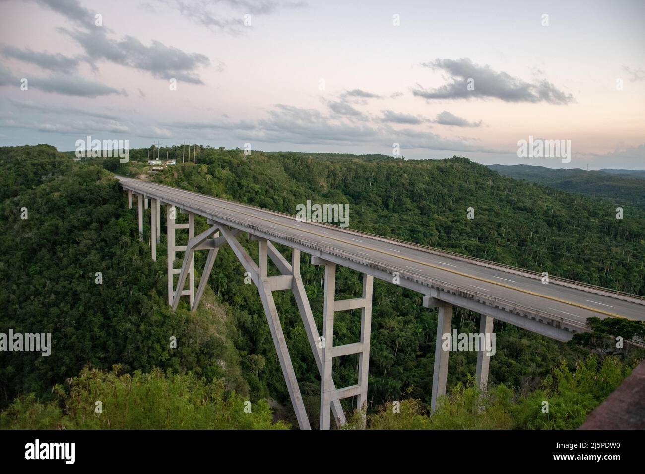 The Bacunayagua bridge is a Cuban bridge , which allows the Via Blanca ...