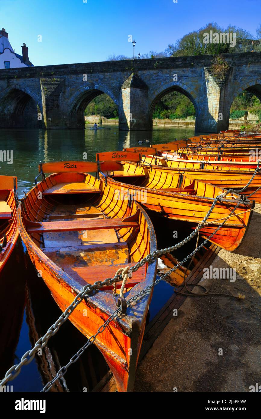 Medieval rowing boat hi-res stock photography and images - Alamy