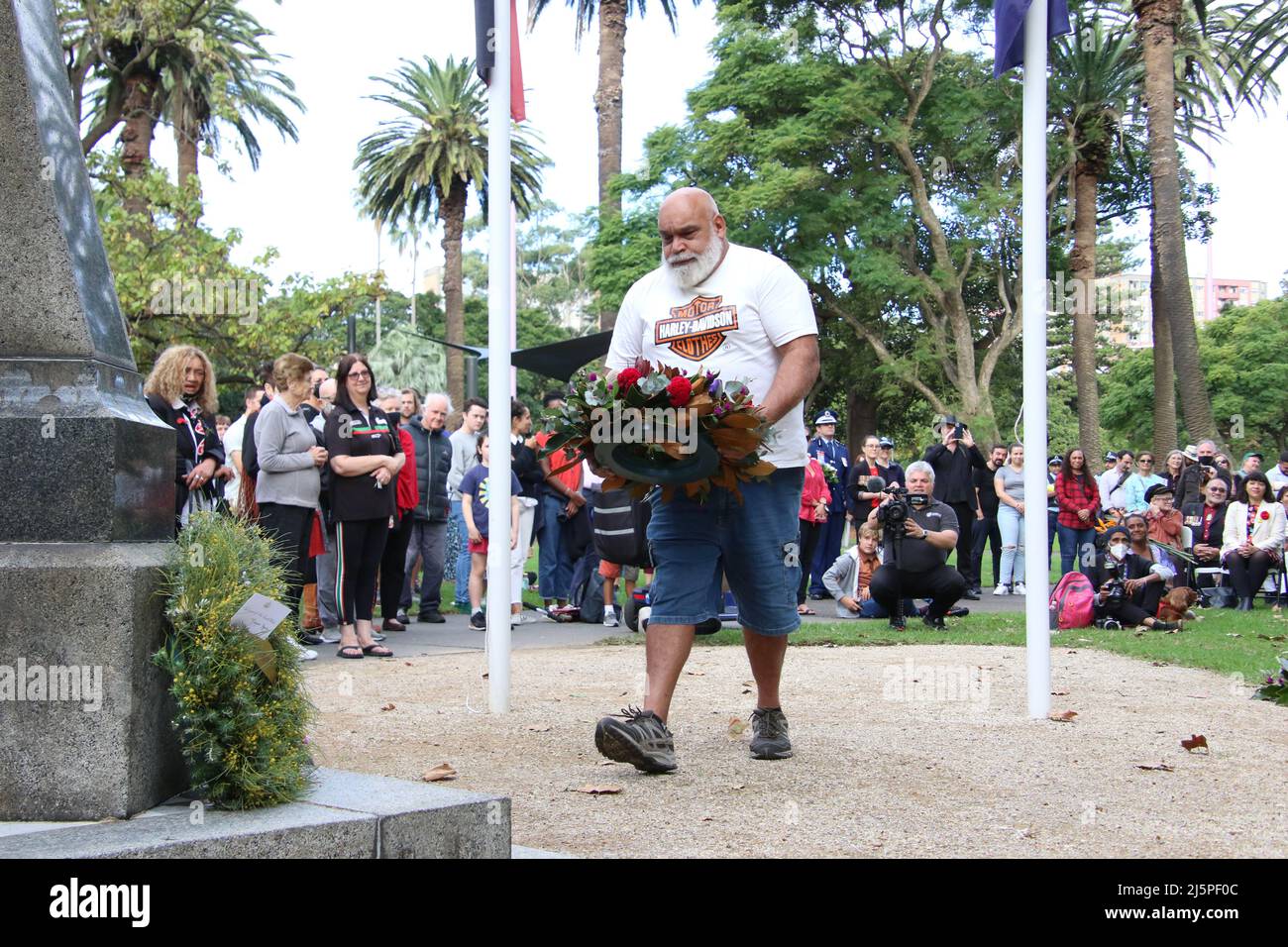 Sydney, Australia, 25th April 2022. Aboriginal Australians take part in ...