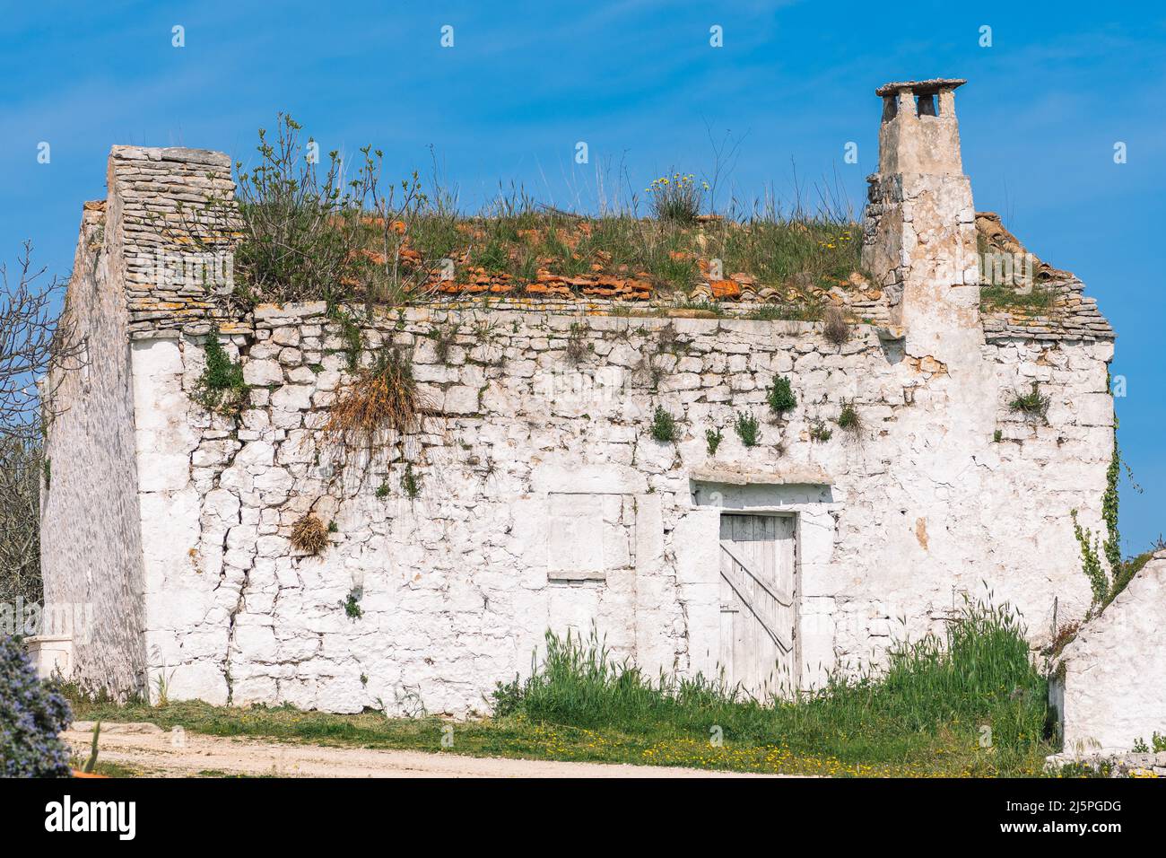 Old italian farm hi-res stock photography and images - Alamy