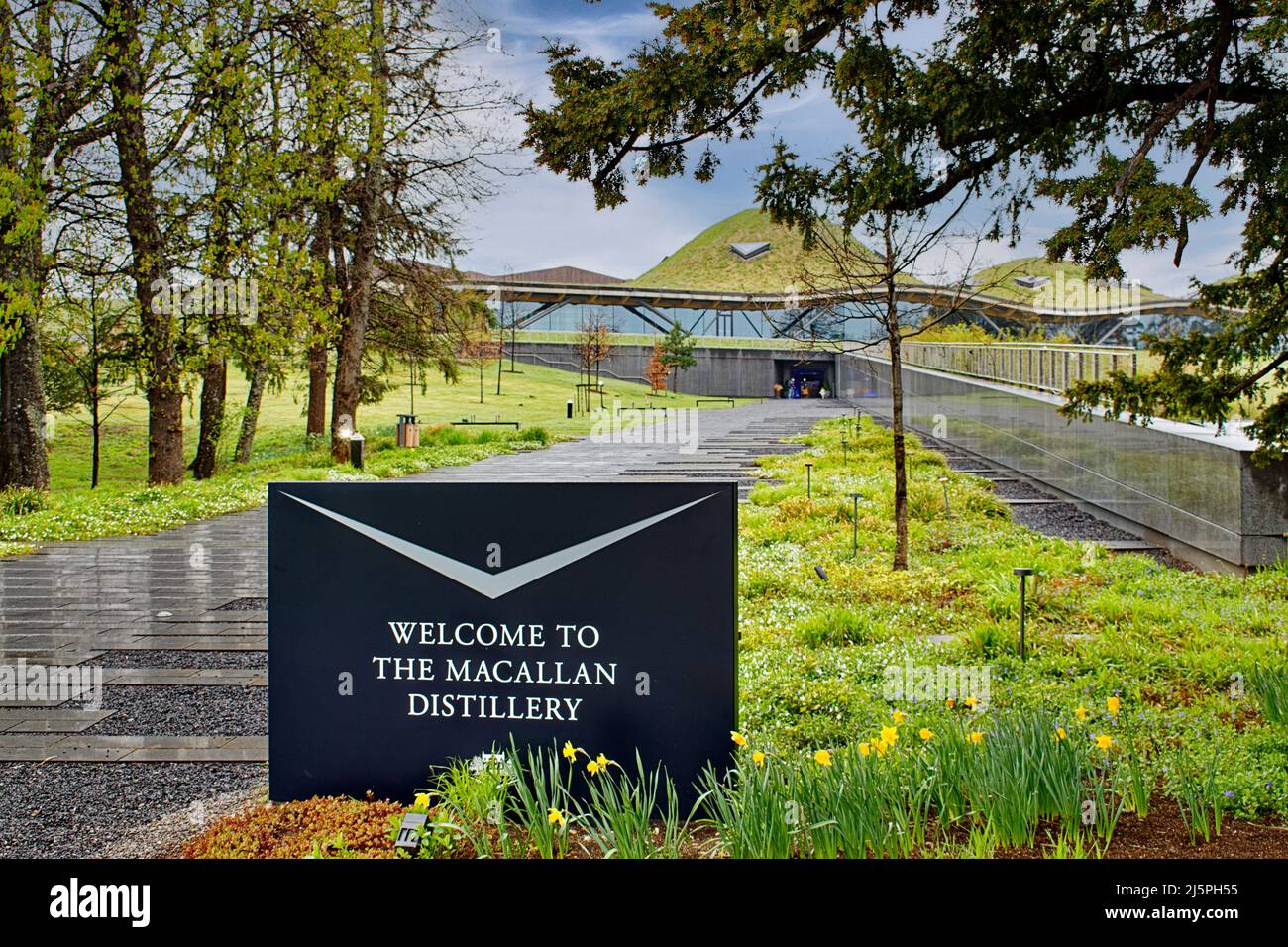 MACALLAN WHISKY DISTILLERY CRAIGELLACHIE SCOTLAND PATHWAY AND ENTRANCE ...
