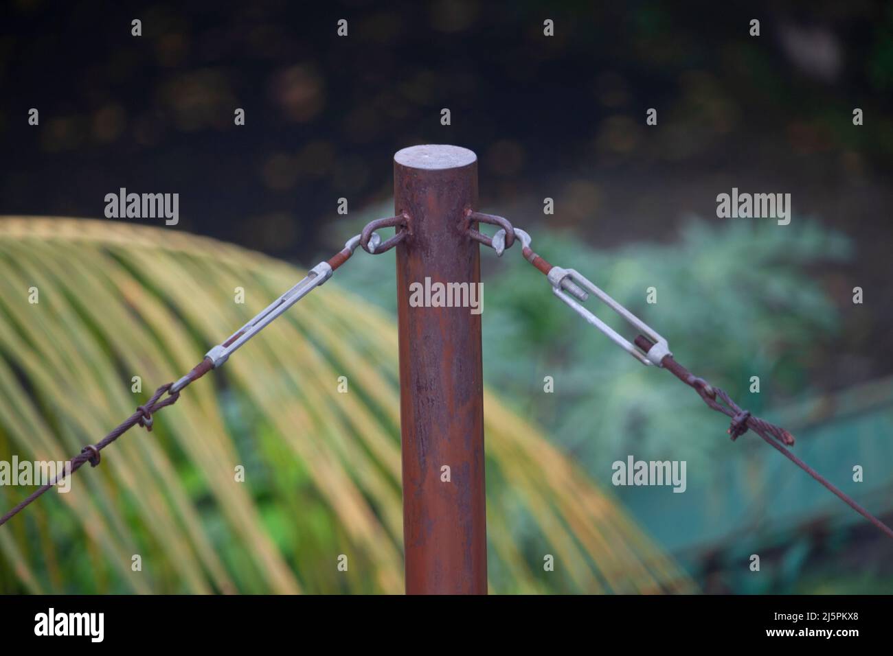 Rusty steel roof sling, Rusty sling Stock Photo - Alamy