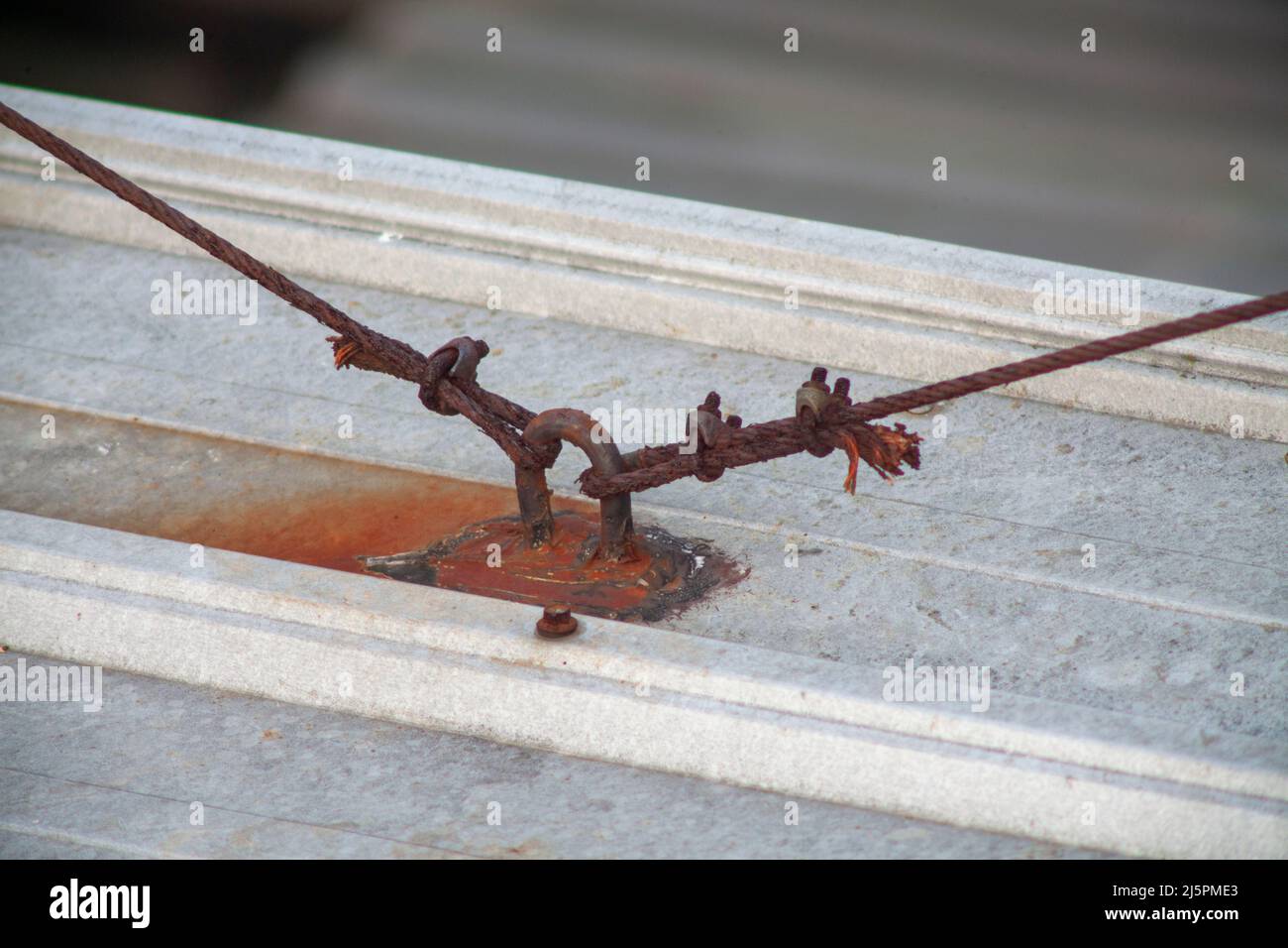 Rusty steel roof sling, Rusty sling Stock Photo - Alamy
