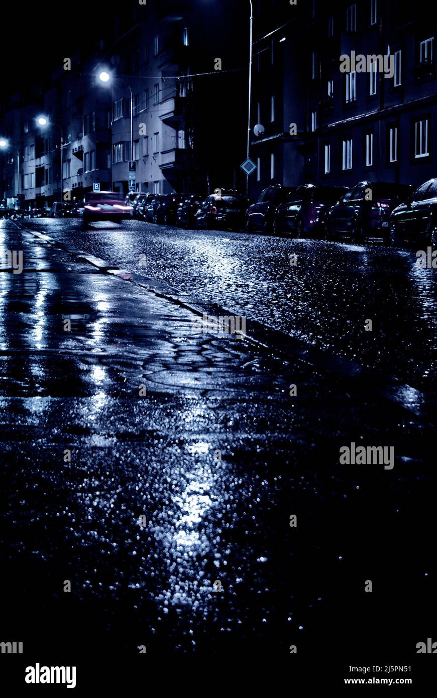 wet city street at night Stock Photo - Alamy