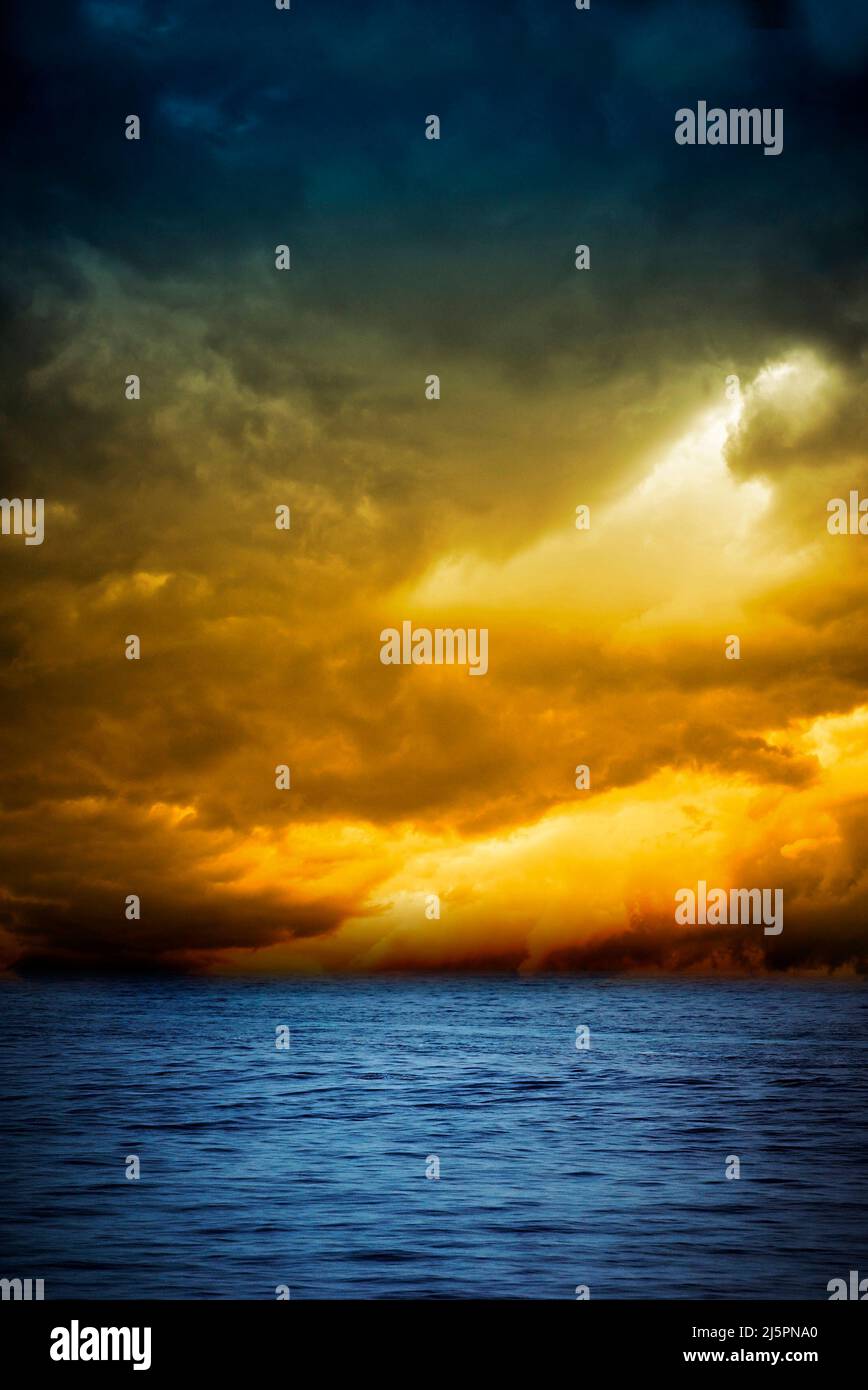 Sky and sea scenery hi-res stock photography and images - Alamy