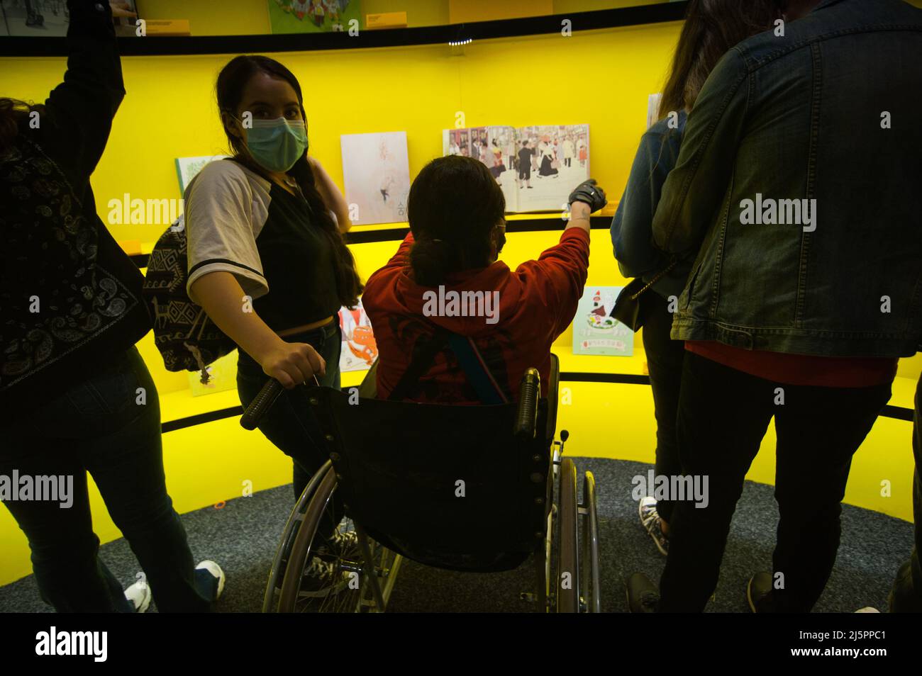 Attendees see and read Korean ilustrated books during the first sunday ...
