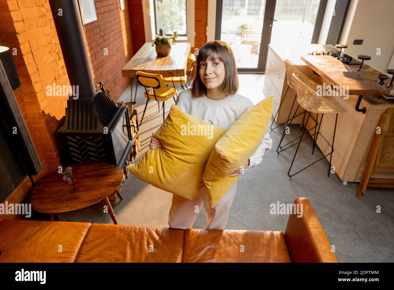 Portrait of a woman doing housework at modern house Stock Photo - Alamy
