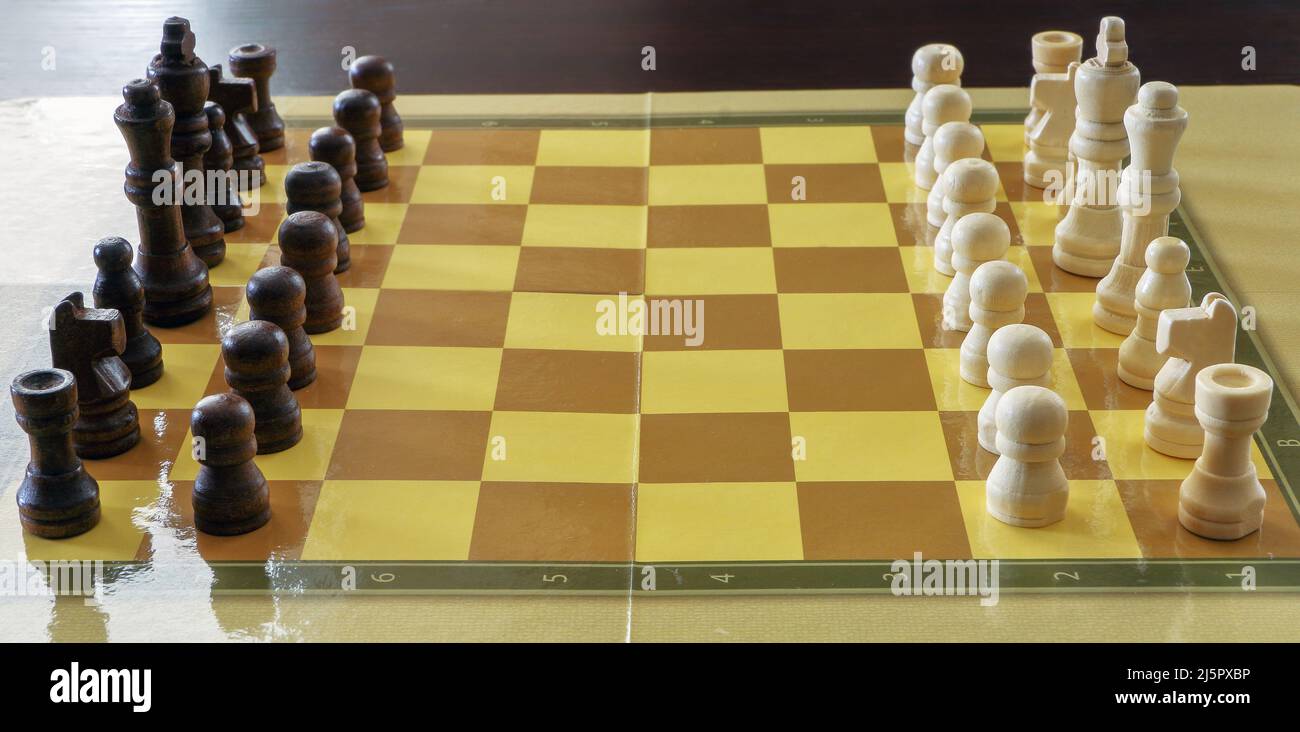 Chess pieces white brown king hi-res stock photography and images - Alamy