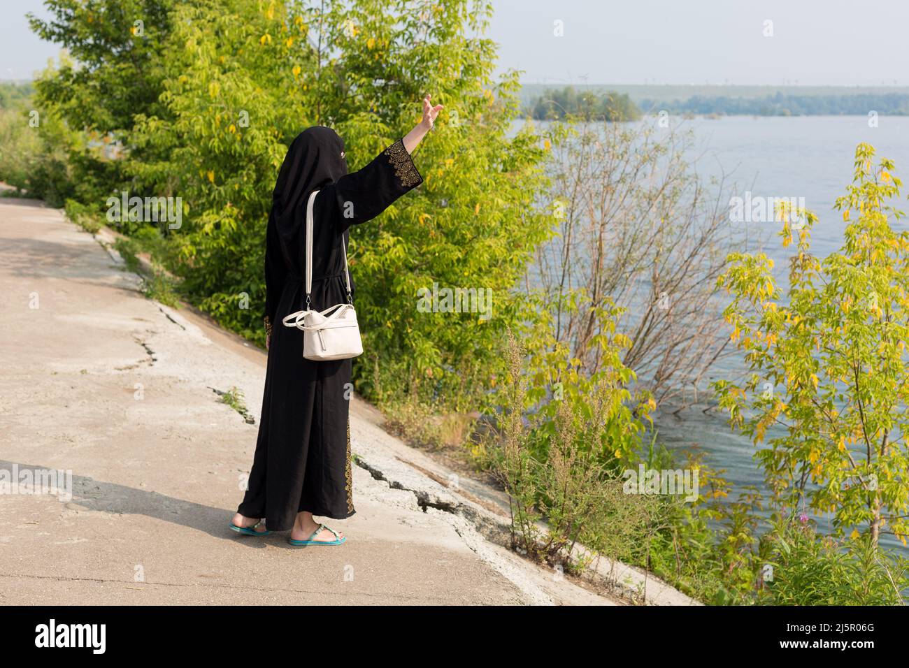 Muslim tourist woman hijab national hi-res stock photography and images ...