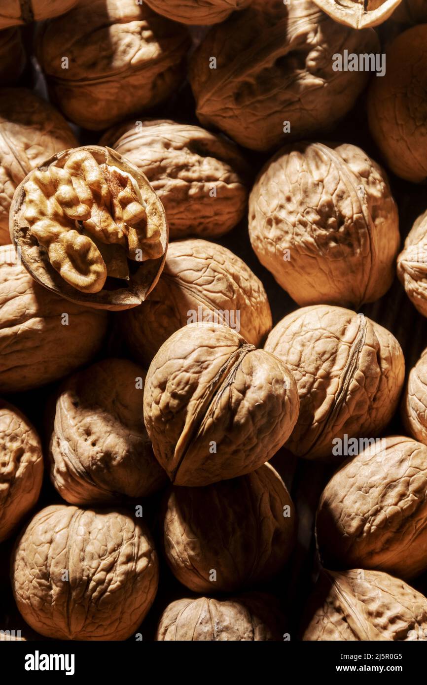 Whole walnuts,close up food background Stock Photo - Alamy