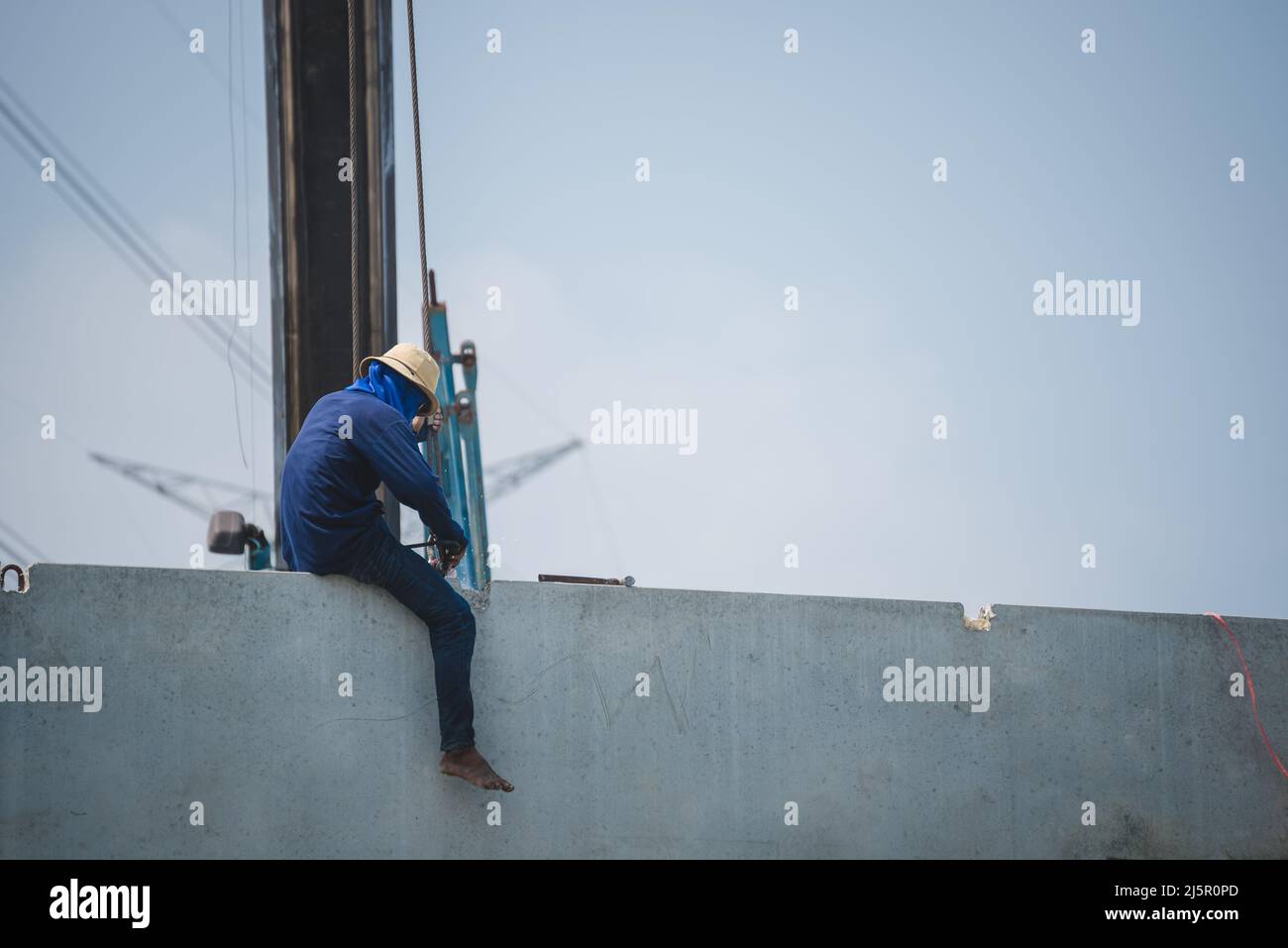 Edge of a building hi-res stock photography and images - Alamy