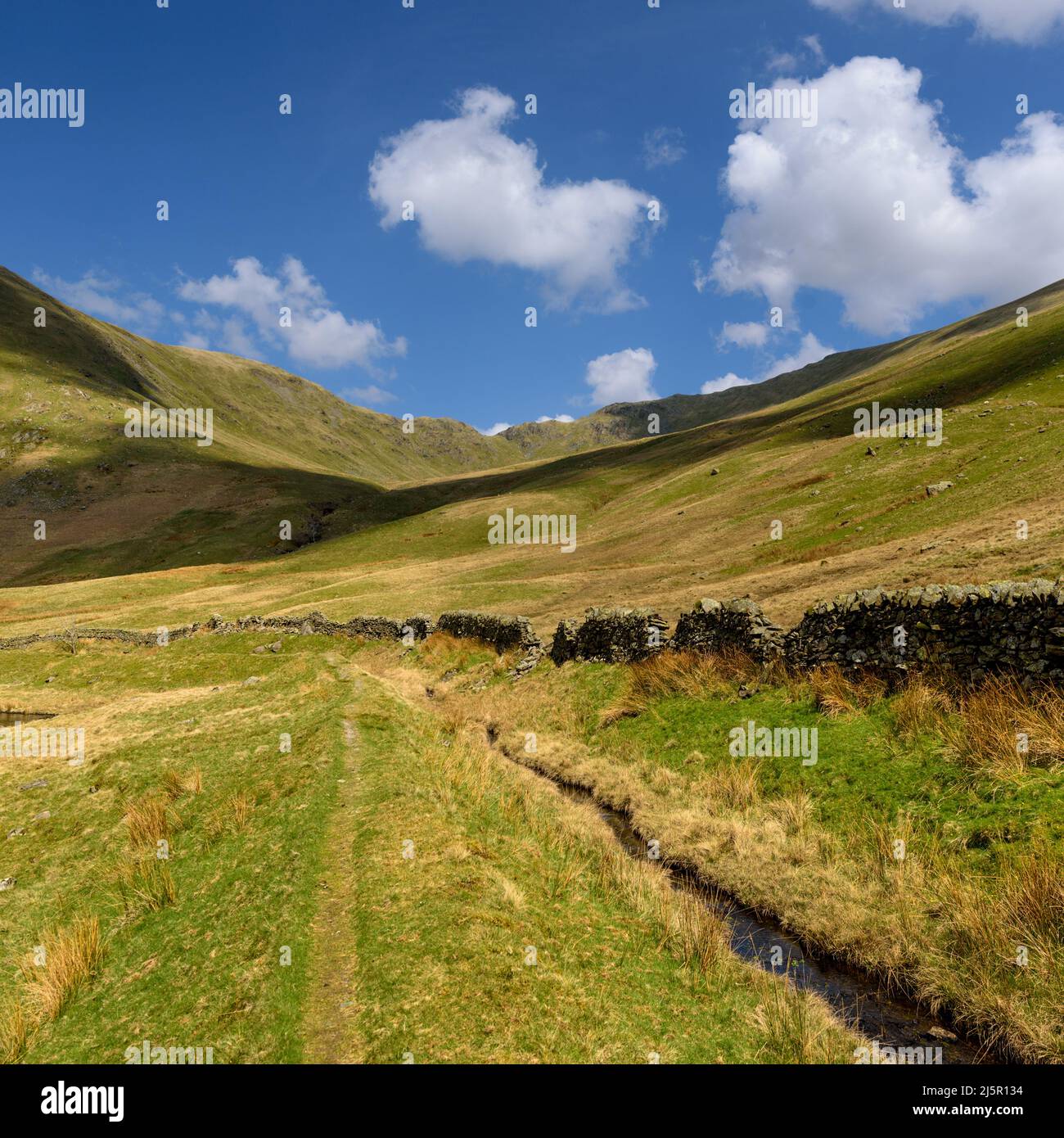 At the head of Kentmere in the Eastern Fells of lakeland Stock Photo ...