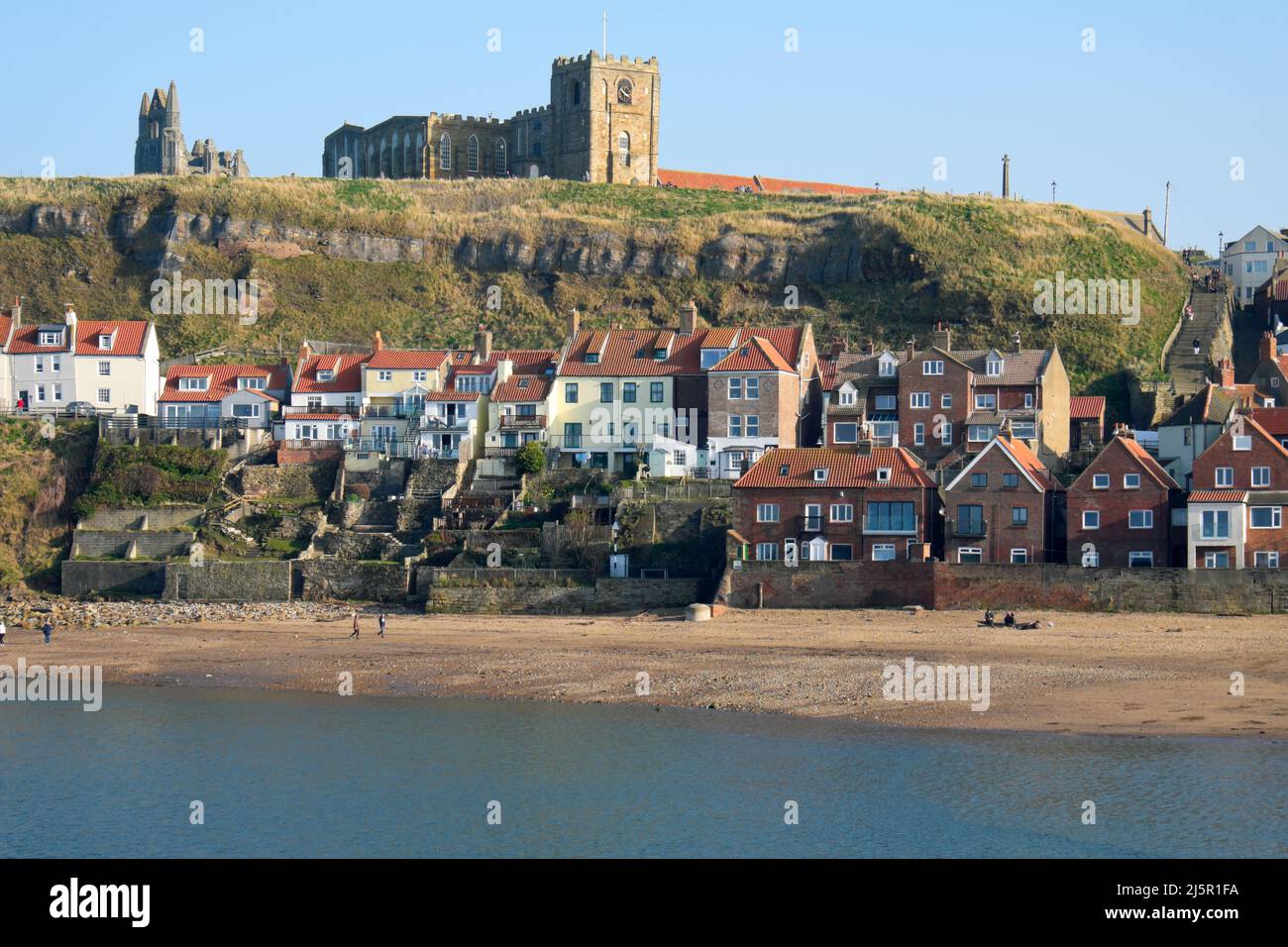 Whitby harbour hi-res stock photography and images - Alamy