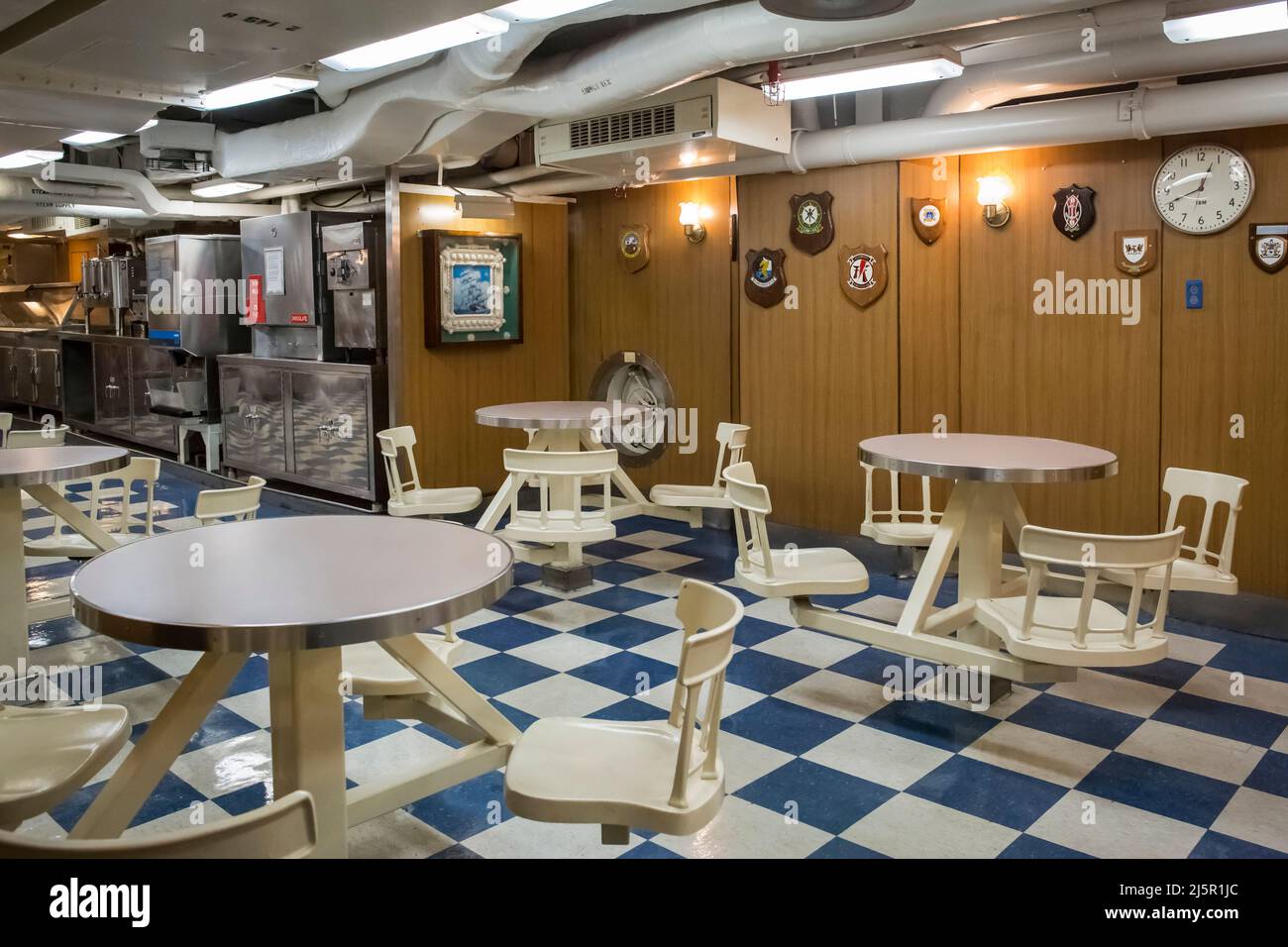 Uss midway museum shop hi-res stock photography and images - Alamy