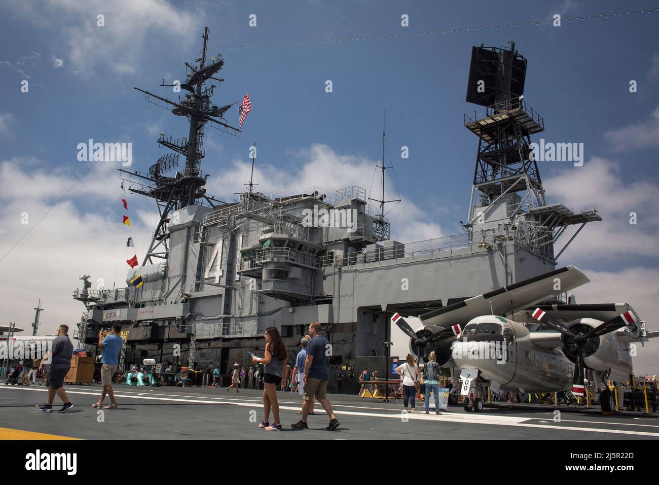 Aircraft carrier deck uss hi-res stock photography and images - Alamy