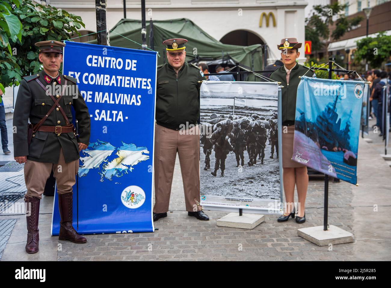 Falklands war soldiers hi-res stock photography and images - Alamy
