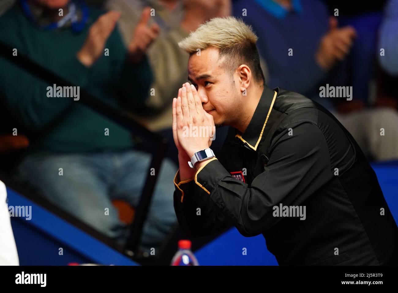 Thailand's Noppon Saengkham in action against Scotland's John Higgins ... Thailand's Noppon Saengkham in action against Scotland's John Higgins ...