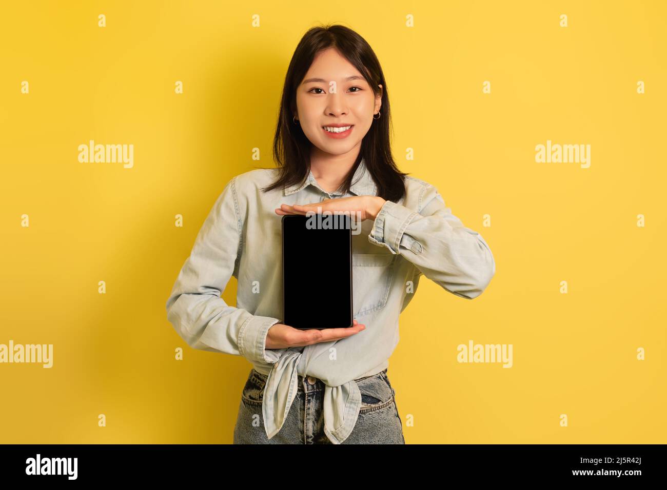 Computer advertising hi-res stock photography and images - Alamy