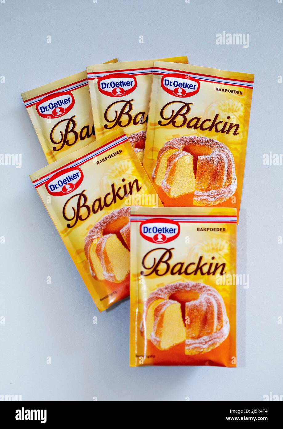 Backin of Dr. Oetker. Baking powder contains a carbonate and an acid ...