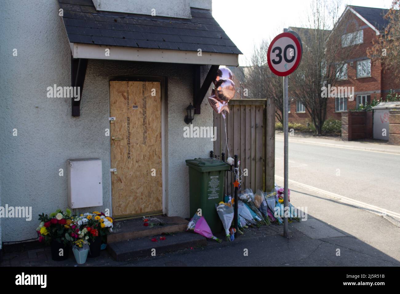 Roadside memorial cross flower hi-res stock photography and images - Alamy