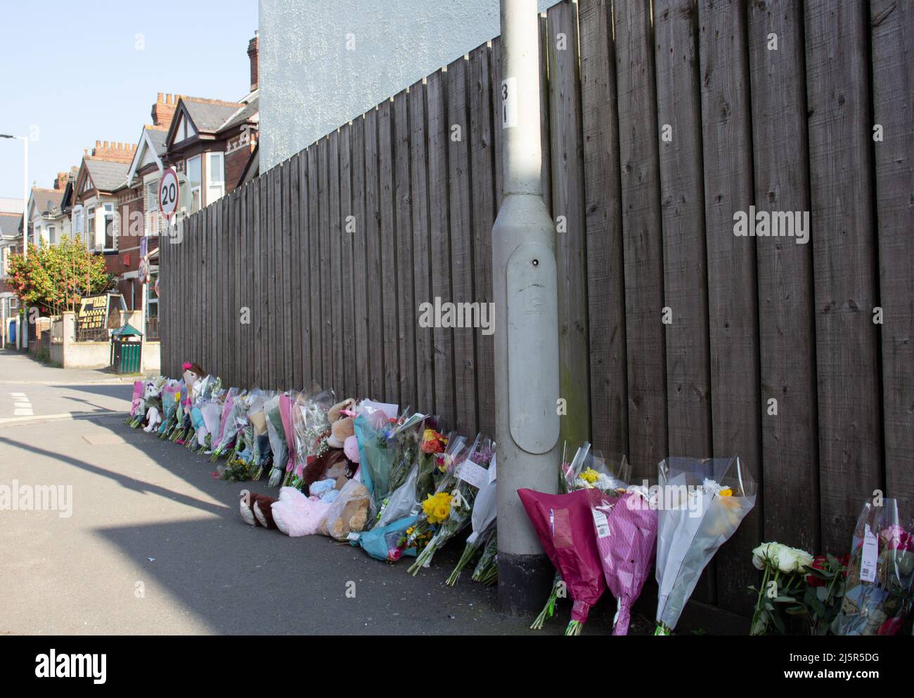 Roadside memorial cross flower hi-res stock photography and images - Alamy