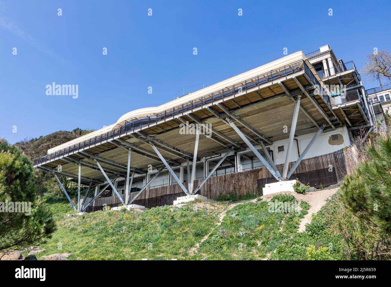 Inverted pyramid hi-res stock photography and images - Alamy