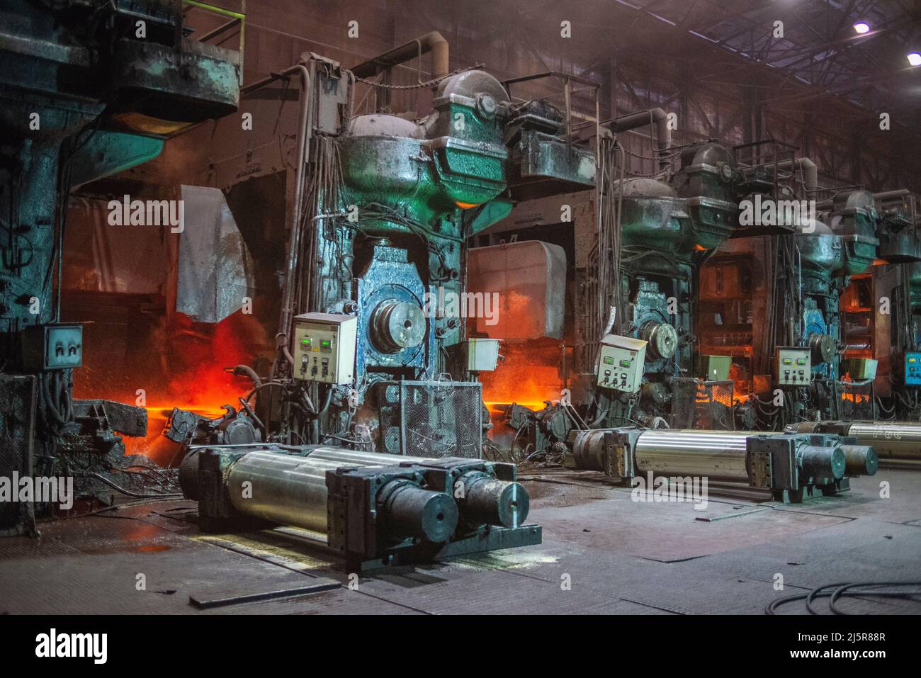 Steelmaking process steel plant hi-res stock photography and images - Alamy