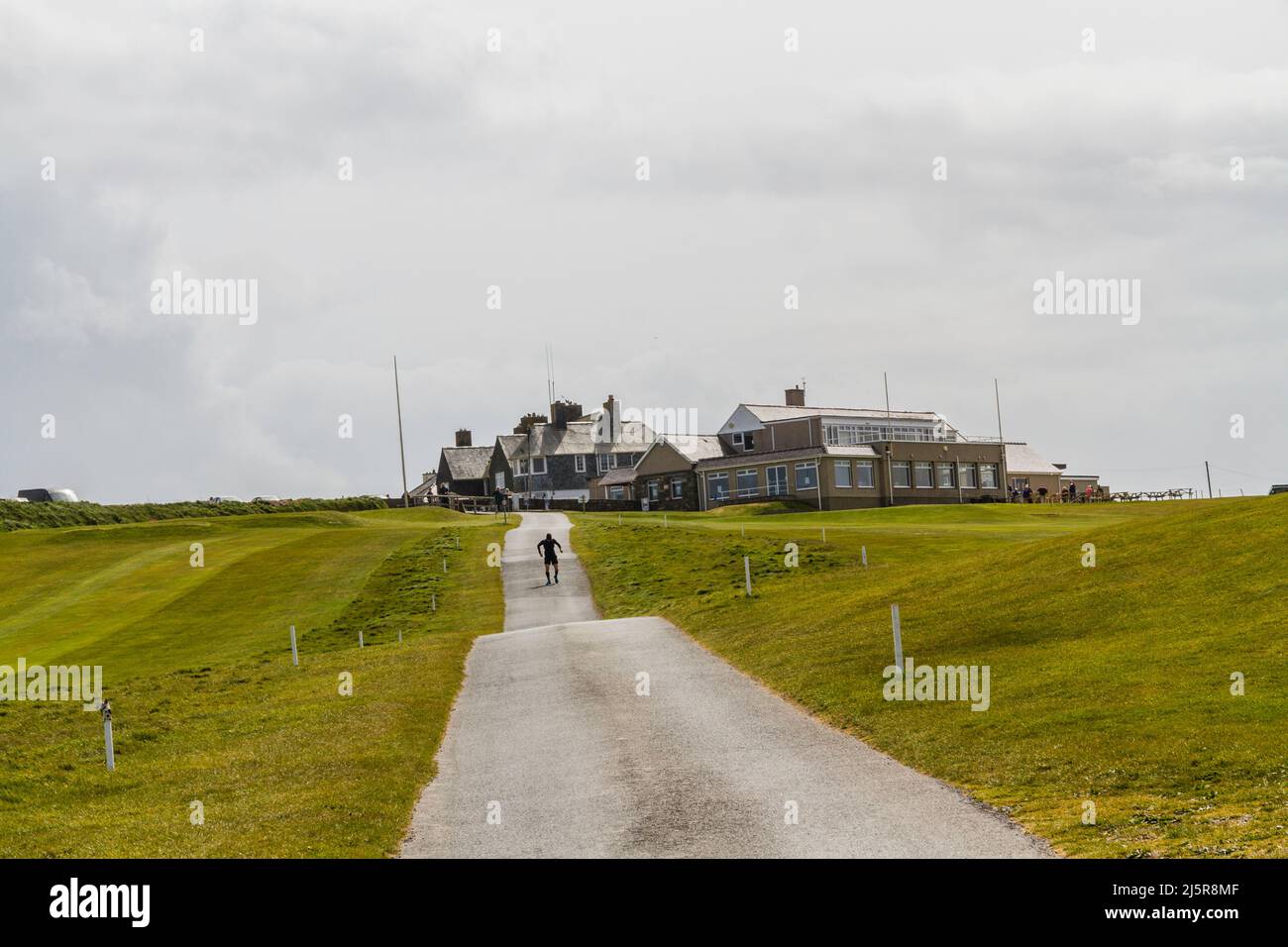 MORFA NEFYN, WALES UK – MAY 21: Porthdinllaen golf club clubhouse ...