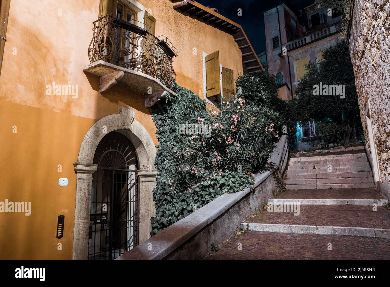 Verona historic centre hi-res stock photography and images - Alamy