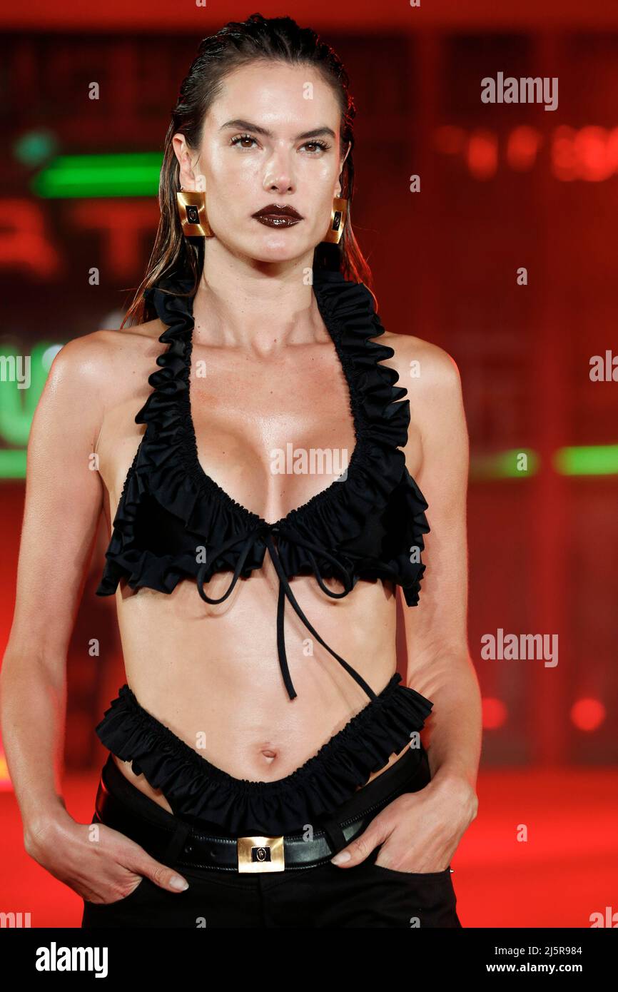 Alessandra Ambrosio 2022 Fashion Show