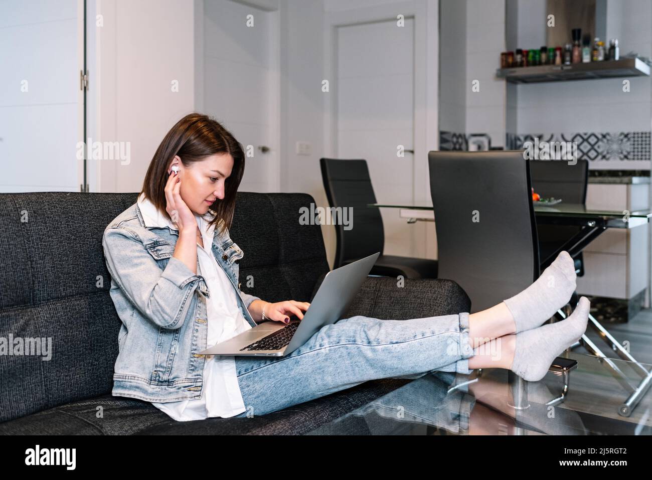 Worker woman headphones hi-res stock photography and images - Alamy