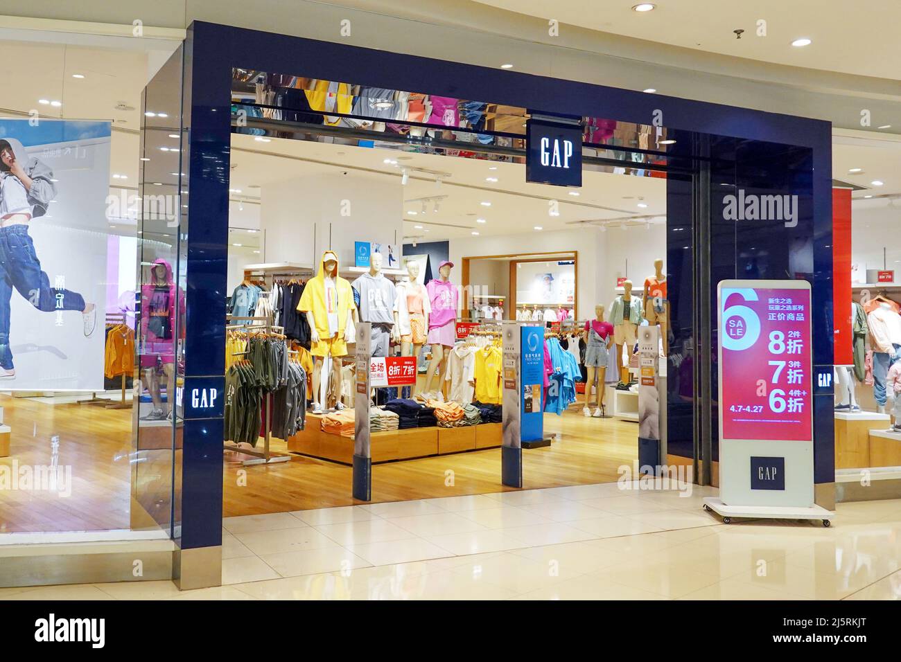 A GAP clothing store is open in Changzhou. (Photo by Sheldon Cooper ...