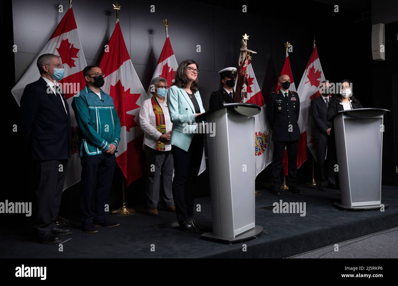 Minister of Defence Anita Anand and Chief of the Defence Staff Wayne ...