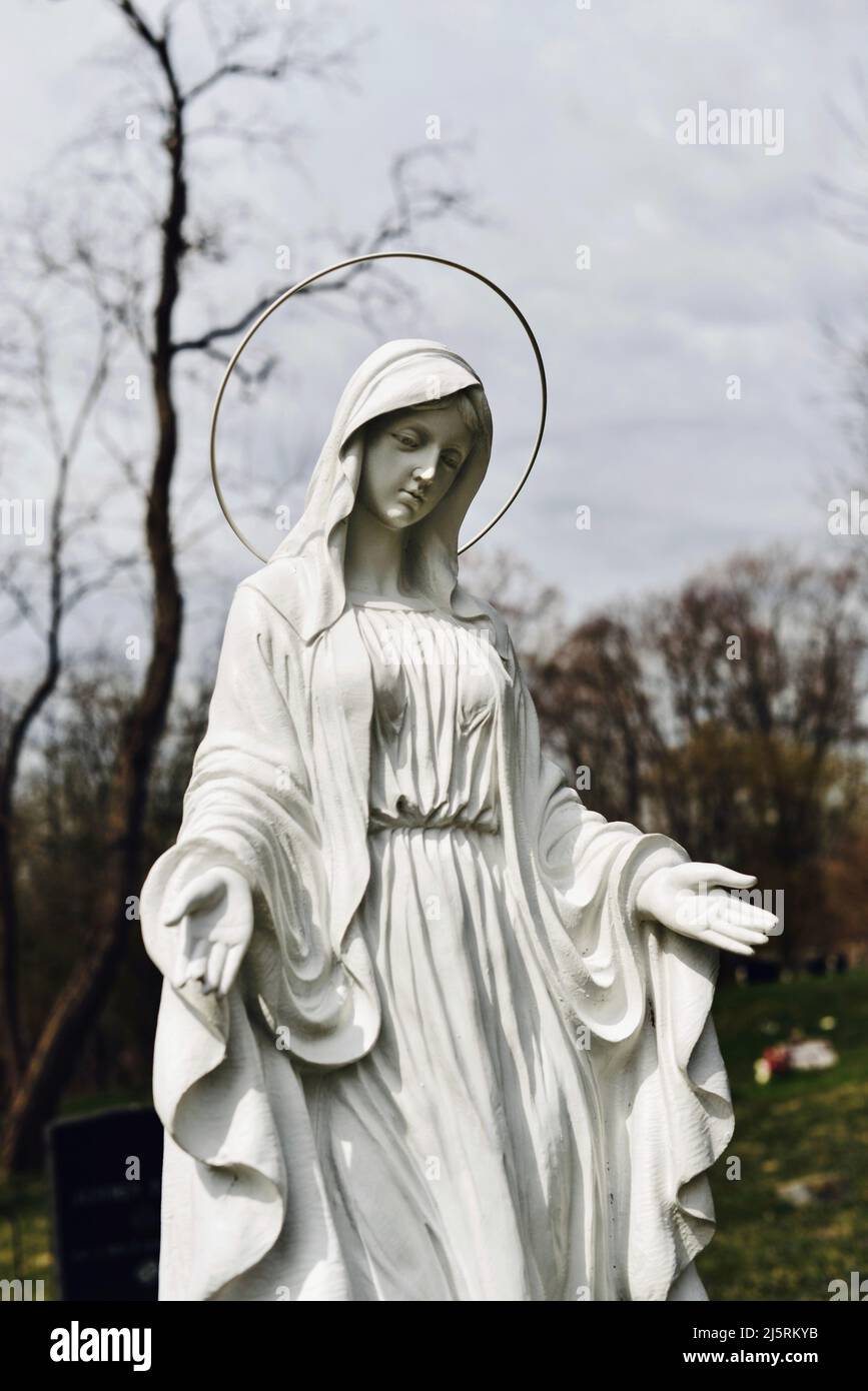 Female stone statue in a cemetery in winter Stock Photo - Alamy