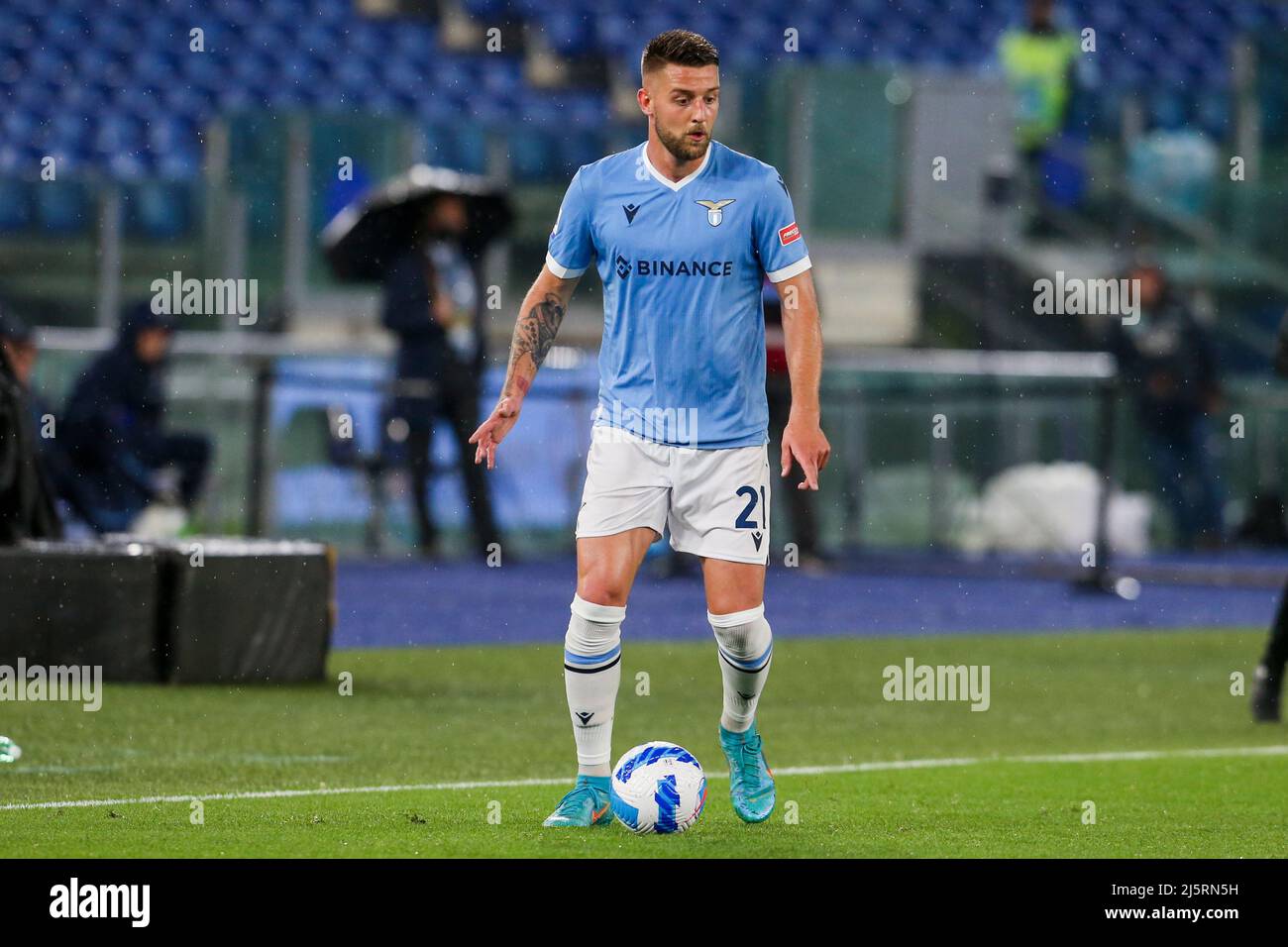 LazioÕs Serbian midfielder Sergej Milinkovic-Savic controls the ball ...