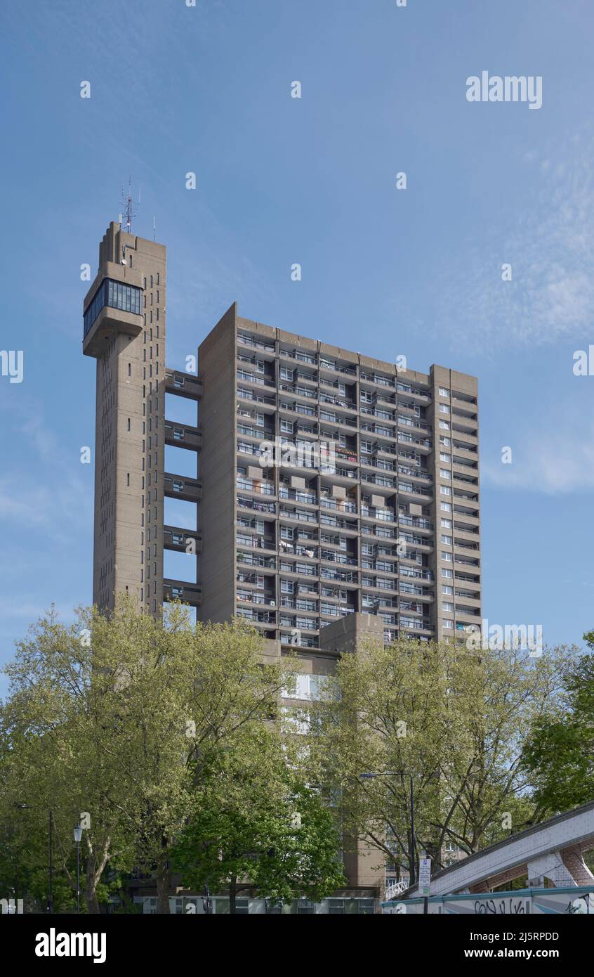 Trellick Tower, West London designed by Erno Goldfinger UK Stock Photo ...