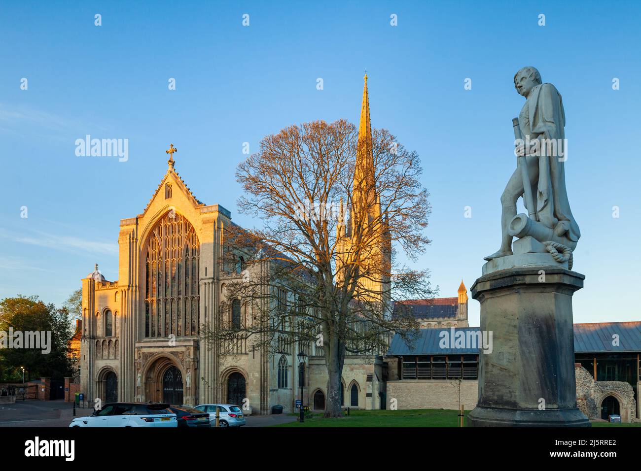 Sunset at Nelson Statue in front of Norwich Cathedral, Norfolk, England ...